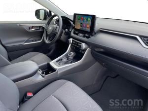 Pelēks Toyota RAV4 2023 Rīga, ar dzinēja tilpumu 2.00 L un nobraukumu 47 tūkst. km par 31990 €, foto 7 vietnē AUTOMOTO.COM.LV
