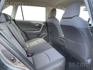 Pelēks Toyota RAV4 2023 Rīga, ar dzinēja tilpumu 2.00 L un nobraukumu 47 tūkst. km par 31990 €, foto 8 vietnē AUTOMOTO.COM.LV