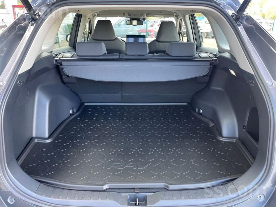 Pelēks Toyota RAV4 2023 Rīga, ar dzinēja tilpumu 2.00 L un nobraukumu 47 tūkst. km par 31990 €, foto 11 vietnē AUTOMOTO.COM.LV