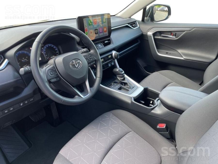 Pelēks Toyota RAV4 2023 Rīga, ar dzinēja tilpumu 2.00 L un nobraukumu 47 tūkst. km par 31990 €, foto 12 vietnē AUTOMOTO.COM.LV