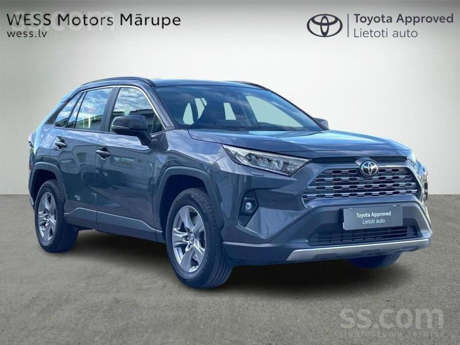 Pelēks Toyota RAV4 2023 Rīga, ar dzinēja tilpumu 2.00 L un nobraukumu 47 tūkst. km par 31990 €, foto 19 vietnē AUTOMOTO.COM.LV