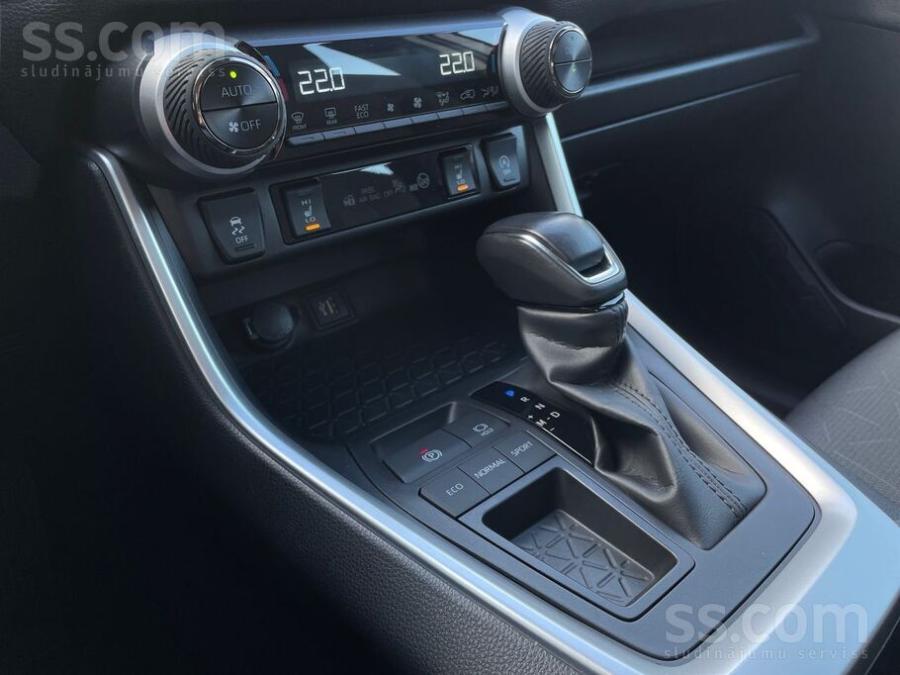 Pelēks Toyota RAV4 2023 Rīga, ar dzinēja tilpumu 2.00 L un nobraukumu 47 tūkst. km par 31990 €, foto 21 vietnē AUTOMOTO.COM.LV