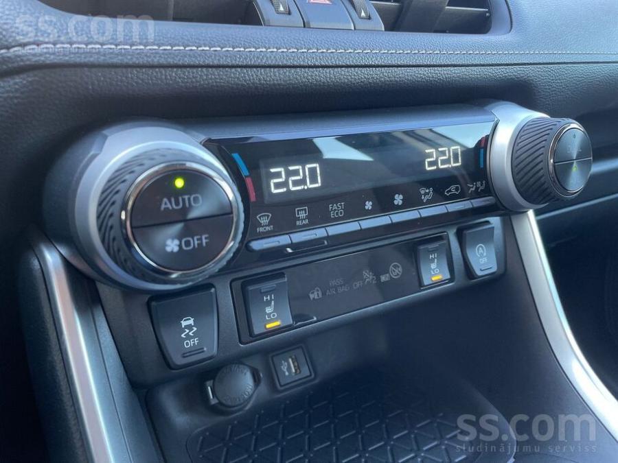 Pelēks Toyota RAV4 2023 Rīga, ar dzinēja tilpumu 2.00 L un nobraukumu 47 tūkst. km par 31990 €, foto 28 vietnē AUTOMOTO.COM.LV