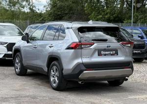 Grey Toyota RAV4 2023 in Vilnius, with an engine capacity of 2.49 L and mileage of 122 thousand km for 28990 €, photo 6 on AUTOMOTO.COM.LV