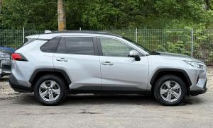 Grey Toyota RAV4 2023 in Vilnius, with an engine capacity of 2.49 L and mileage of 122 thousand km for 28990 €, photo 9 on AUTOMOTO.COM.LV