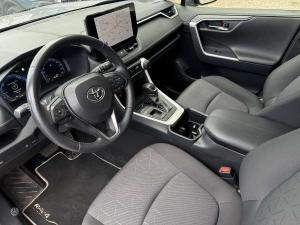 Grey Toyota RAV4 2023 in Vilnius, with an engine capacity of 2.49 L and mileage of 122 thousand km for 28990 €, photo 15 on AUTOMOTO.COM.LV