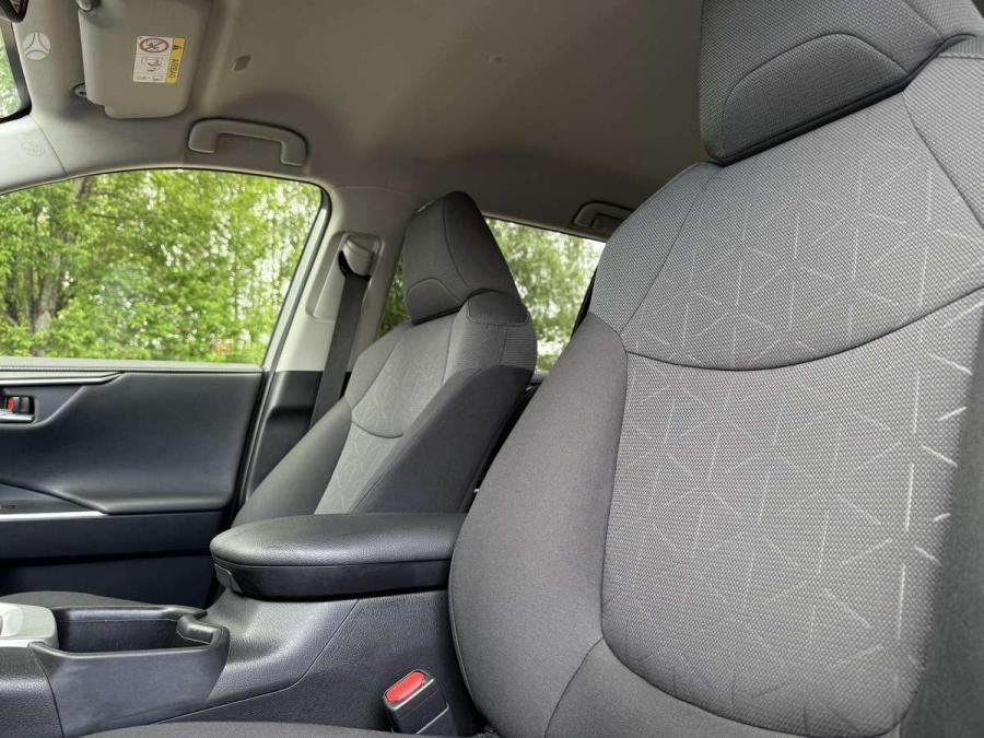 Grey Toyota RAV4 2023 in Vilnius, with an engine capacity of 2.49 L and mileage of 122 thousand km for 28990 €, photo 17 on AUTOMOTO.COM.LV