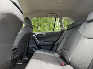 Grey Toyota RAV4 2023 in Vilnius, with an engine capacity of 2.49 L and mileage of 122 thousand km for 28990 €, photo 18 on AUTOMOTO.COM.LV