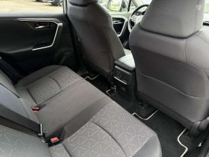 Grey Toyota RAV4 2023 in Vilnius, with an engine capacity of 2.49 L and mileage of 122 thousand km for 28990 €, photo 21 on AUTOMOTO.COM.LV