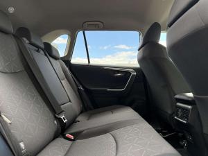 Grey Toyota RAV4 2023 in Vilnius, with an engine capacity of 2.49 L and mileage of 122 thousand km for 28990 €, photo 22 on AUTOMOTO.COM.LV