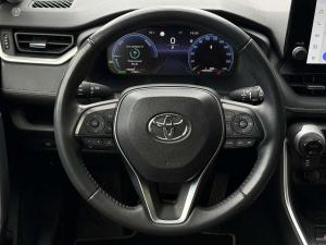 Grey Toyota RAV4 2023 in Vilnius, with an engine capacity of 2.49 L and mileage of 122 thousand km for 28990 €, photo 26 on AUTOMOTO.COM.LV