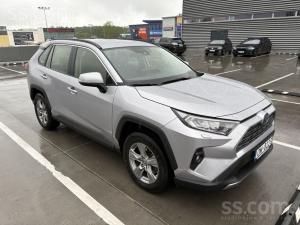 Pelēks Toyota RAV4 2023 Rīga, ar dzinēja tilpumu 2.50 L un nobraukumu 72 tūkst. km par 29000 €, foto  vietnē AUTOMOTO.COM.LV