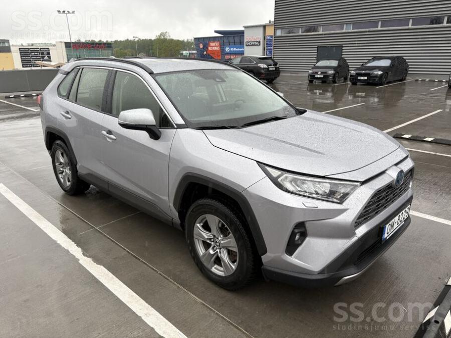 Pelēks Toyota RAV4 2023 Rīga, ar dzinēja tilpumu 2.50 L un nobraukumu 72 tūkst. km par 29000 €, foto 1 vietnē AUTOMOTO.COM.LV