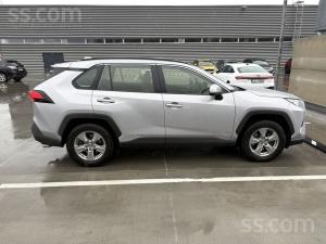 Pelēks Toyota RAV4 2023 Rīga, ar dzinēja tilpumu 2.50 L un nobraukumu 72 tūkst. km par 29000 €, foto 4 vietnē AUTOMOTO.COM.LV