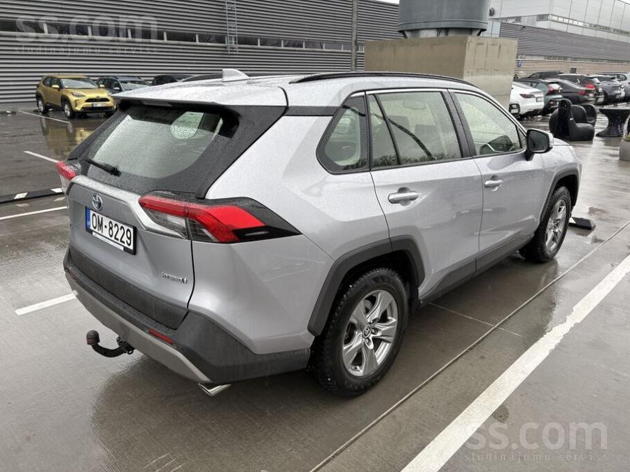 Pelēks Toyota RAV4 2023 Rīga, ar dzinēja tilpumu 2.50 L un nobraukumu 72 tūkst. km par 29000 €, foto 5 vietnē AUTOMOTO.COM.LV