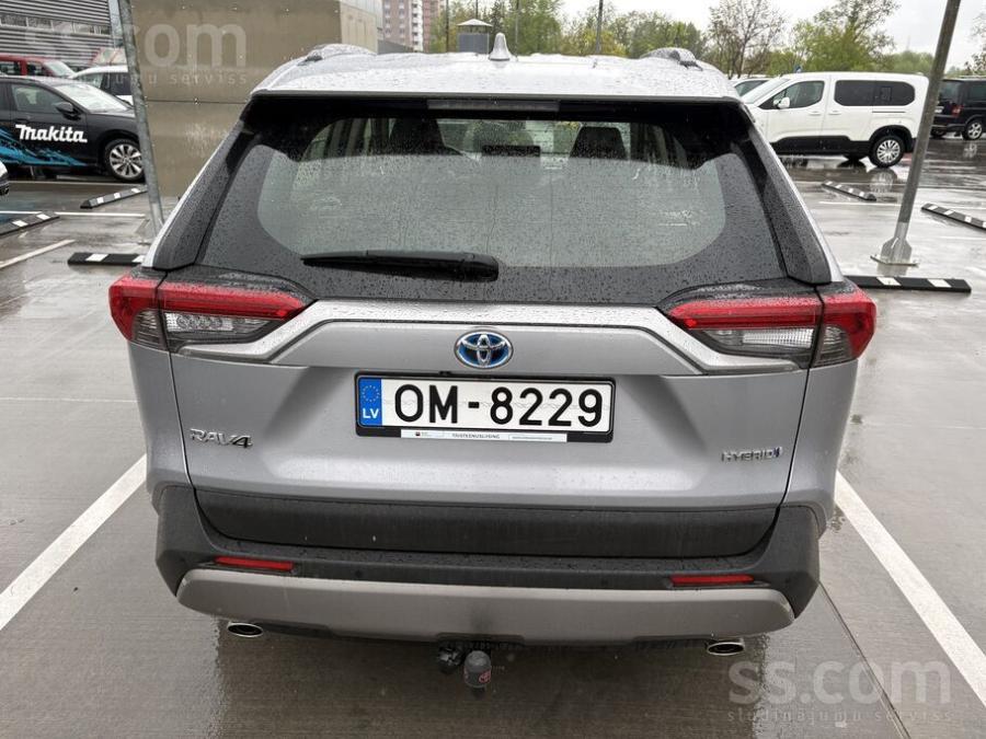 Pelēks Toyota RAV4 2023 Rīga, ar dzinēja tilpumu 2.50 L un nobraukumu 72 tūkst. km par 29000 €, foto 6 vietnē AUTOMOTO.COM.LV