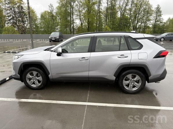 Grey Toyota RAV4 2023 in Riga, with an engine capacity of 2.50 L and mileage of 72 thousand km for 29000 €, photo 7 on AUTOMOTO.COM.LV