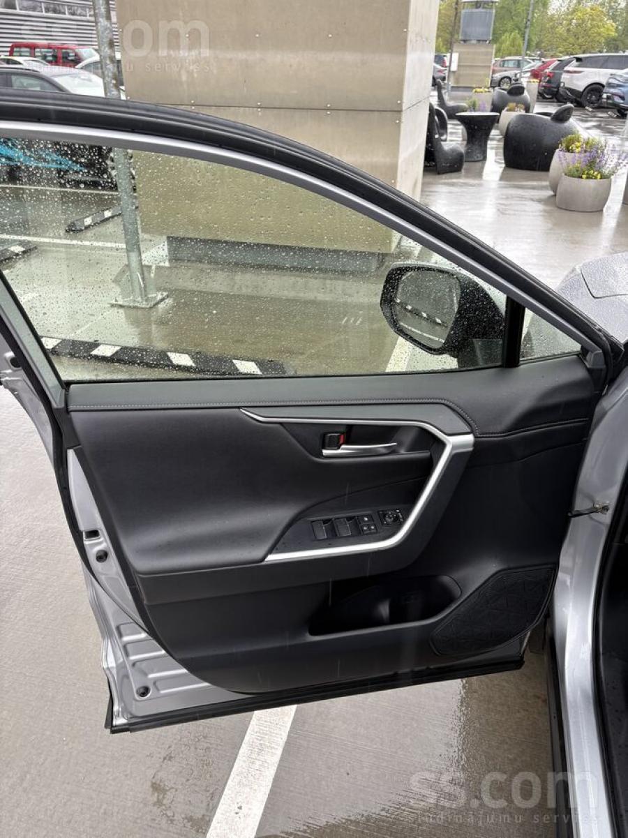 Pelēks Toyota RAV4 2023 Rīga, ar dzinēja tilpumu 2.50 L un nobraukumu 72 tūkst. km par 29000 €, foto 9 vietnē AUTOMOTO.COM.LV