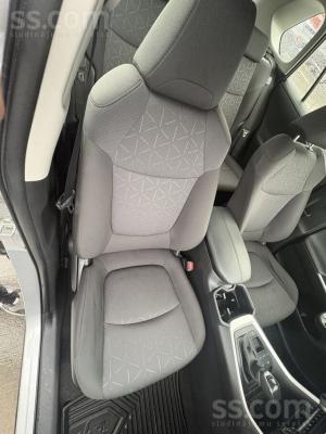 Pelēks Toyota RAV4 2023 Rīga, ar dzinēja tilpumu 2.50 L un nobraukumu 72 tūkst. km par 29000 €, foto 13 vietnē AUTOMOTO.COM.LV