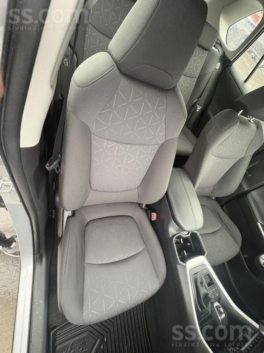 Pelēks Toyota RAV4 2023 Rīga, ar dzinēja tilpumu 2.50 L un nobraukumu 72 tūkst. km par 29000 €, foto 13 vietnē AUTOMOTO.COM.LV