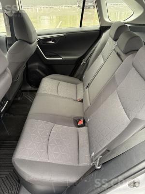 Pelēks Toyota RAV4 2023 Rīga, ar dzinēja tilpumu 2.50 L un nobraukumu 72 tūkst. km par 29000 €, foto 14 vietnē AUTOMOTO.COM.LV
