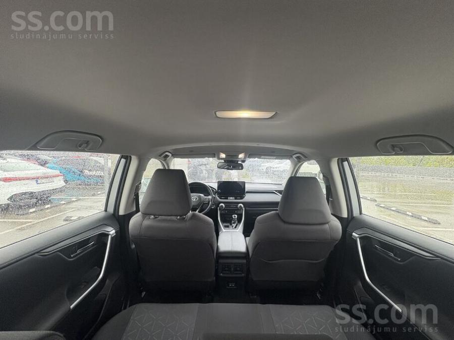 Pelēks Toyota RAV4 2023 Rīga, ar dzinēja tilpumu 2.50 L un nobraukumu 72 tūkst. km par 29000 €, foto 16 vietnē AUTOMOTO.COM.LV