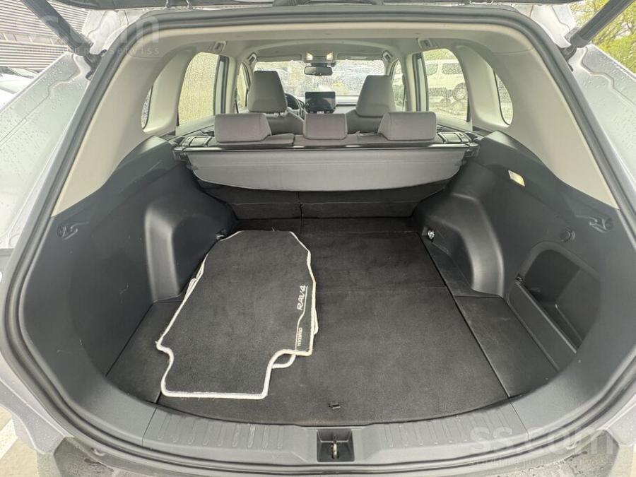 Pelēks Toyota RAV4 2023 Rīga, ar dzinēja tilpumu 2.50 L un nobraukumu 72 tūkst. km par 29000 €, foto 17 vietnē AUTOMOTO.COM.LV
