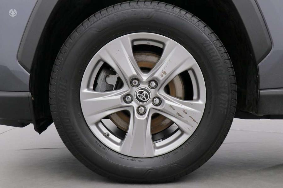 Grey Toyota RAV4 2023 in Vilnius, with an engine capacity of 1.99 L and mileage of 78 thousand km for 26900 €, photo 17 on AUTOMOTO.COM.LV