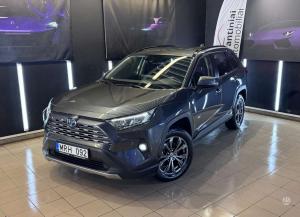 Pelēks Toyota RAV4 2023 Viļņa, ar dzinēja tilpumu 2.50 L un nobraukumu 92 tūkst. km par 31950 €, foto  vietnē AUTOMOTO.COM.LV