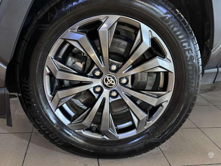 Pelēks Toyota RAV4 2023 Viļņa, ar dzinēja tilpumu 2.50 L un nobraukumu 92 tūkst. km par 31950 €, foto 6 vietnē AUTOMOTO.COM.LV