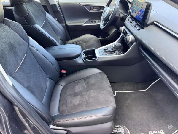 Grey Toyota RAV4 2023 in Vilnius, with an engine capacity of 2.50 L and mileage of 92 thousand km for 31950 €, photo 7 on AUTOMOTO.COM.LV