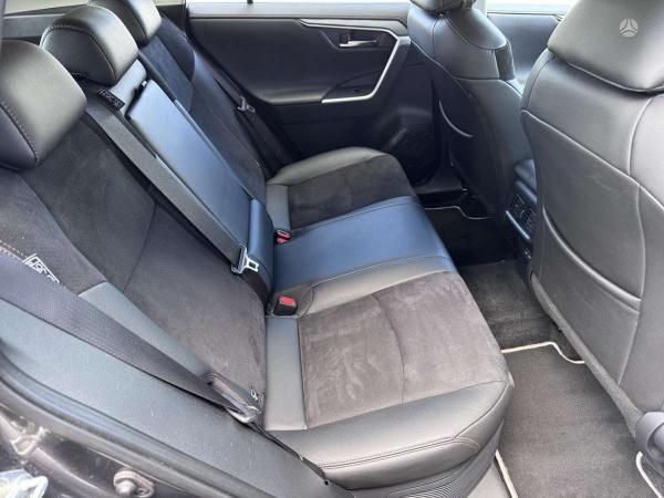 Grey Toyota RAV4 2023 in Vilnius, with an engine capacity of 2.50 L and mileage of 92 thousand km for 31950 €, photo 9 on AUTOMOTO.COM.LV