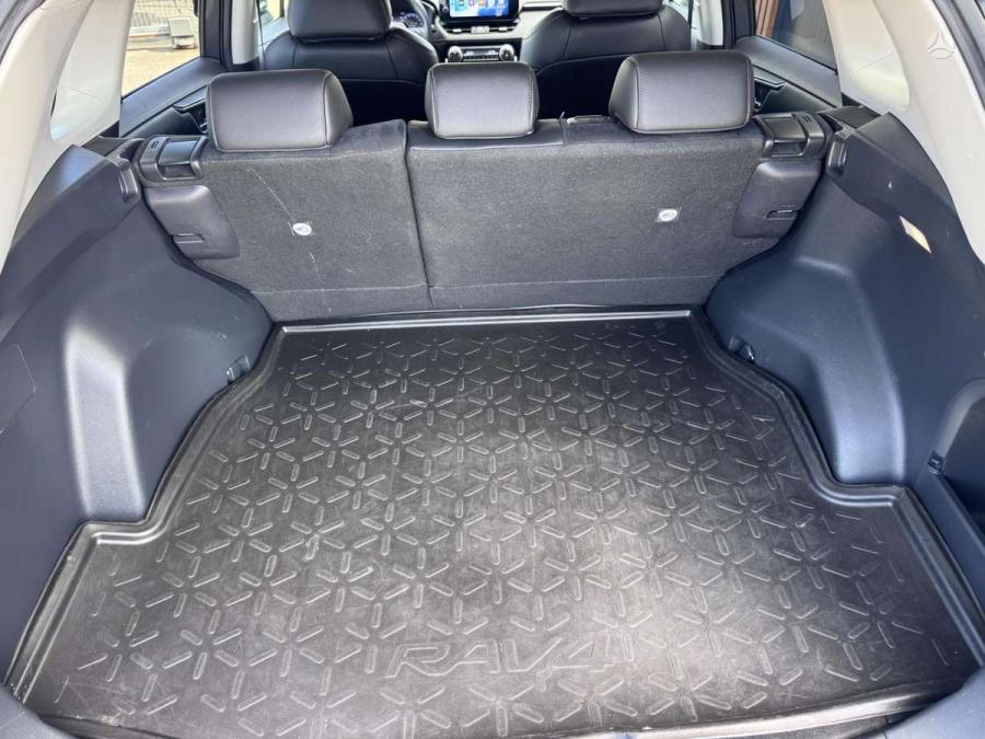 Pelēks Toyota RAV4 2023 Viļņa, ar dzinēja tilpumu 2.50 L un nobraukumu 92 tūkst. km par 31950 €, foto 11 vietnē AUTOMOTO.COM.LV