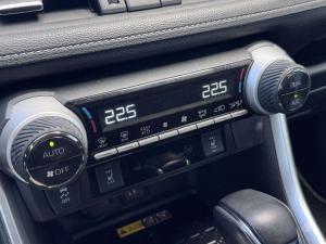 Pelēks Toyota RAV4 2023 Viļņa, ar dzinēja tilpumu 2.50 L un nobraukumu 92 tūkst. km par 31950 €, foto 26 vietnē AUTOMOTO.COM.LV
