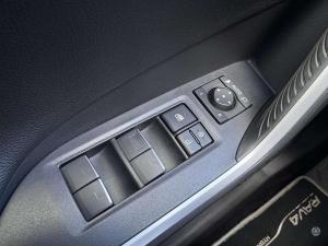 Pelēks Toyota RAV4 2023 Viļņa, ar dzinēja tilpumu 2.50 L un nobraukumu 92 tūkst. km par 31950 €, foto 31 vietnē AUTOMOTO.COM.LV