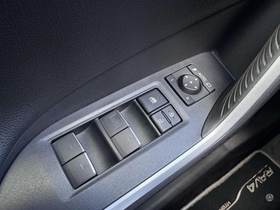 Pelēks Toyota RAV4 2023 Viļņa, ar dzinēja tilpumu 2.50 L un nobraukumu 92 tūkst. km par 31950 €, foto 31 vietnē AUTOMOTO.COM.LV