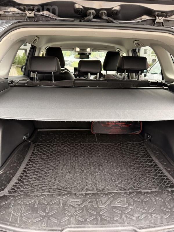 Grey Toyota RAV4 2023 in Riga, with an engine capacity of 2.00 L and mileage of 42 thousand km for 29500 €, photo 8 on AUTOMOTO.COM.LV