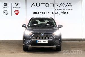 Grey Toyota RAV4 2023 in Riga, with an engine capacity of 2.50 L and mileage of 31 thousand km for 29800 €, photo 3 on AUTOMOTO.COM.LV