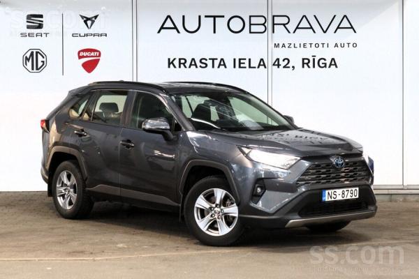 Grey Toyota RAV4 2023 in Riga, with an engine capacity of 2.50 L and mileage of 31 thousand km for 29800 €, photo 3 on AUTOMOTO.COM.LV