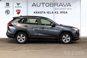 Grey Toyota RAV4 2023 in Riga, with an engine capacity of 2.50 L and mileage of 31 thousand km for 29800 €, photo 6 on AUTOMOTO.COM.LV