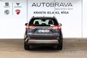 Grey Toyota RAV4 2023 in Riga, with an engine capacity of 2.50 L and mileage of 31 thousand km for 29800 €, photo 8 on AUTOMOTO.COM.LV