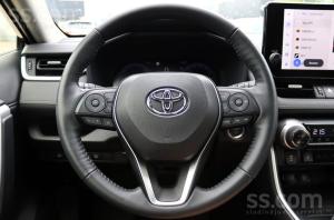 Grey Toyota RAV4 2023 in Riga, with an engine capacity of 2.50 L and mileage of 31 thousand km for 29800 €, photo 12 on AUTOMOTO.COM.LV