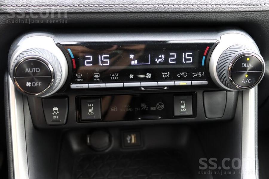 Grey Toyota RAV4 2023 in Riga, with an engine capacity of 2.50 L and mileage of 31 thousand km for 29800 €, photo 17 on AUTOMOTO.COM.LV