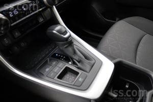 Grey Toyota RAV4 2023 in Riga, with an engine capacity of 2.50 L and mileage of 31 thousand km for 29800 €, photo 18 on AUTOMOTO.COM.LV