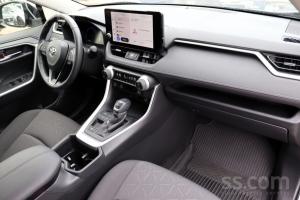 Grey Toyota RAV4 2023 in Riga, with an engine capacity of 2.50 L and mileage of 31 thousand km for 29800 €, photo 24 on AUTOMOTO.COM.LV