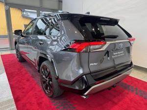 Pelēks Toyota RAV4 2023 Šauļi, ar dzinēja tilpumu 2.49 L un nobraukumu 24 tūkst. km par 36900 €, foto 7 vietnē AUTOMOTO.COM.LV