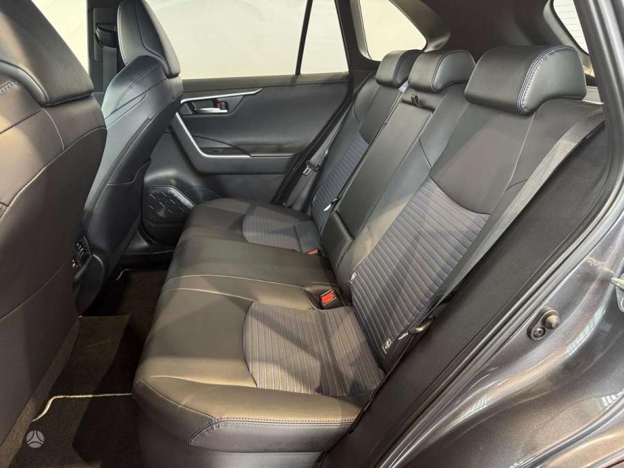 Pelēks Toyota RAV4 2023 Šauļi, ar dzinēja tilpumu 2.49 L un nobraukumu 24 tūkst. km par 36900 €, foto 30 vietnē AUTOMOTO.COM.LV