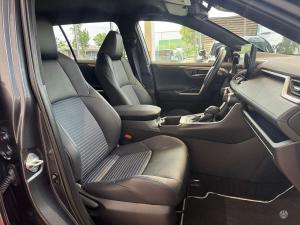 Pelēks Toyota RAV4 2023 Šauļi, ar dzinēja tilpumu 2.49 L un nobraukumu 24 tūkst. km par 36900 €, foto 32 vietnē AUTOMOTO.COM.LV