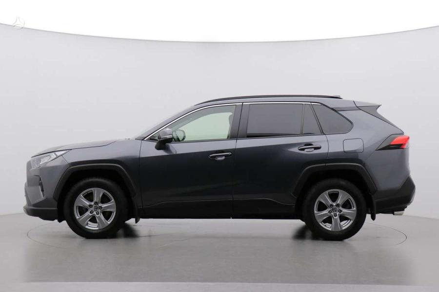Grey Toyota RAV4 2023 in Vilnius, with an engine capacity of 1.99 L and mileage of 56 thousand km for 29900 €, photo 5 on AUTOMOTO.COM.LV