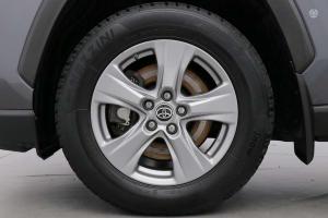 Grey Toyota RAV4 2023 in Vilnius, with an engine capacity of 1.99 L and mileage of 56 thousand km for 29900 €, photo 17 on AUTOMOTO.COM.LV